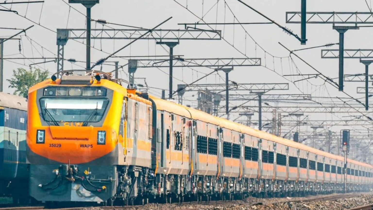 Howrah-Delhi (Anand Vihar Terminal) Amrit Bharat Express: Train number ...